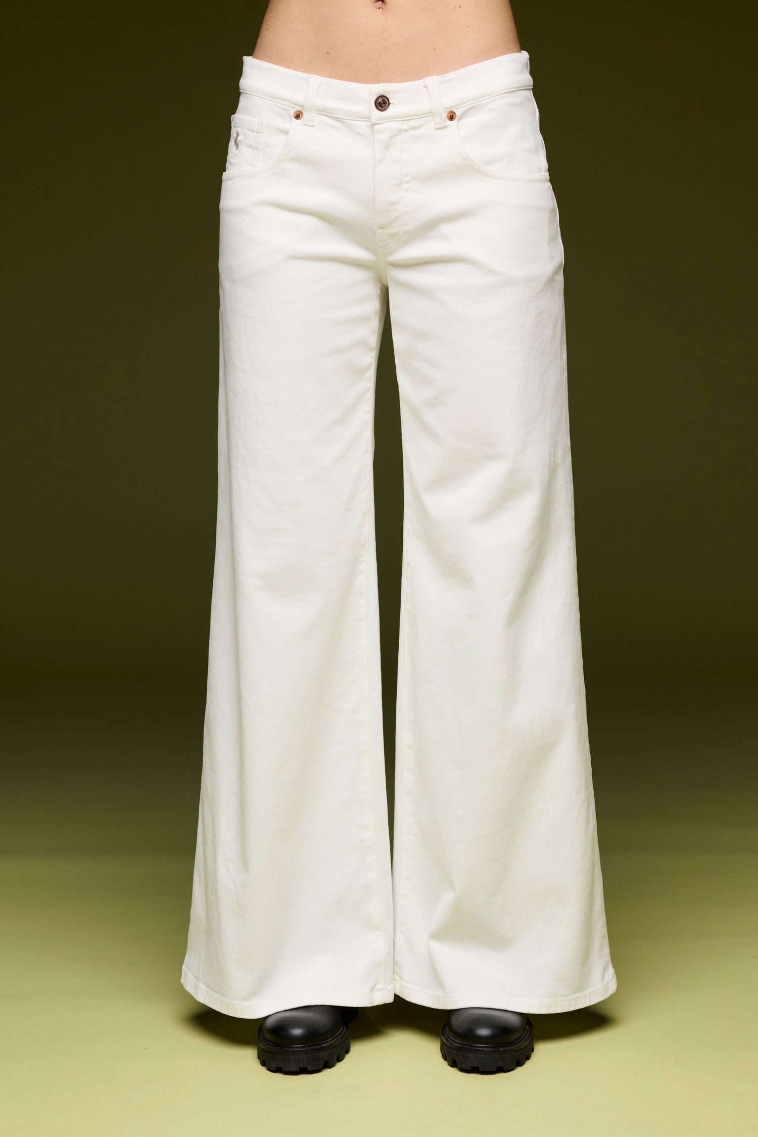 European Culture is a clothing brand for women, men and children.